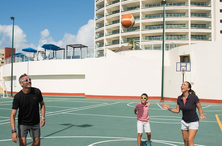 Basketballplatz im Seadust Cancun Family Resort