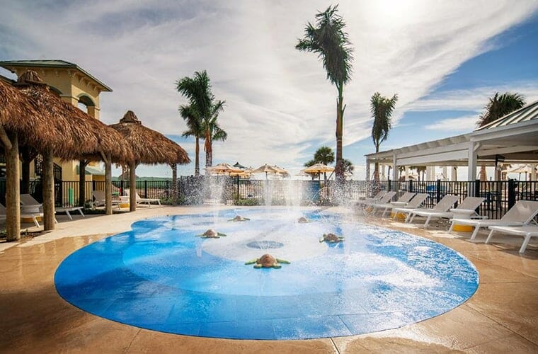 Fuente de la piscina en Sirata Beach Resort