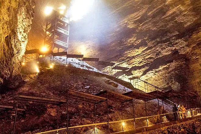Marvel Cave