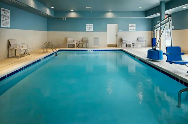 Holiday Inn Express & Suites - Medford