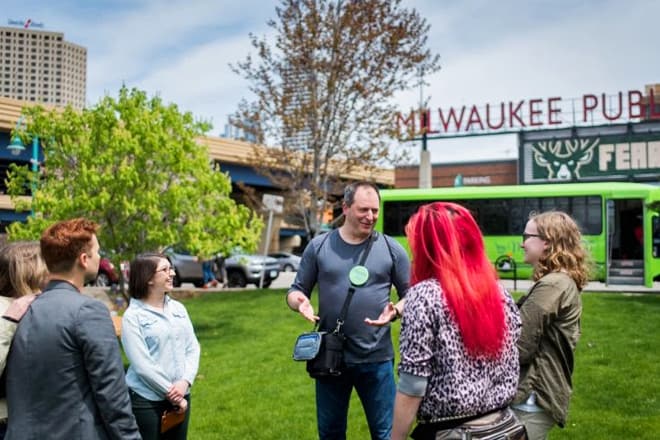 Photographic Walking and History Tour — Milwaukee