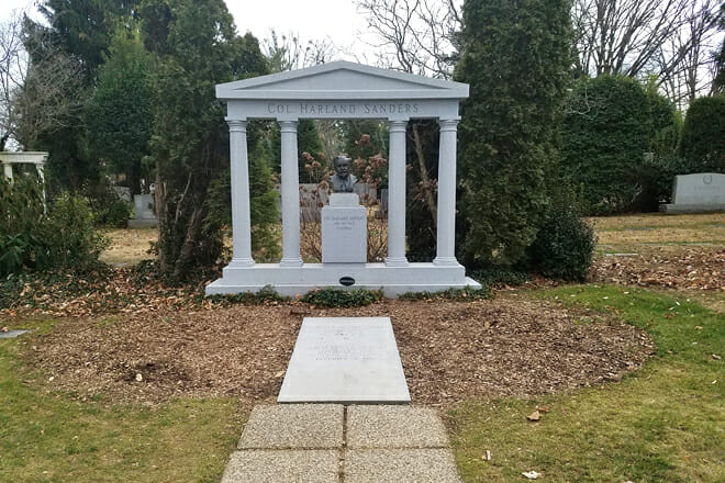Das Grab von Colonel Sanders