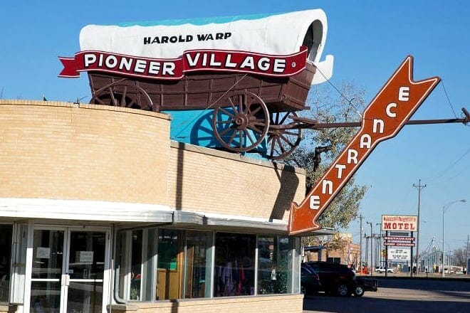 Harold Warp Pioneer Village — Minden