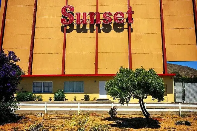 sunset drive in theatre