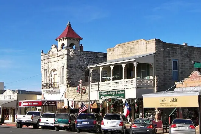 main street