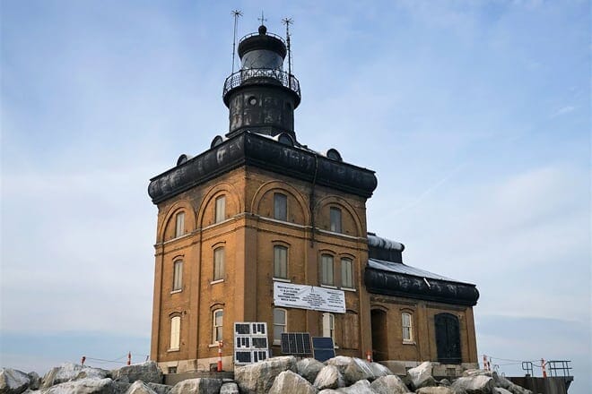 toledo harbor lighthouse