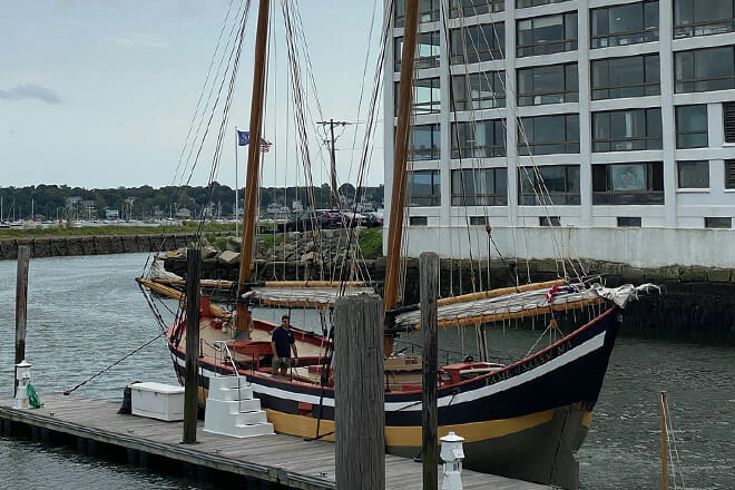 privateer schooner sailing tour in salem sound
