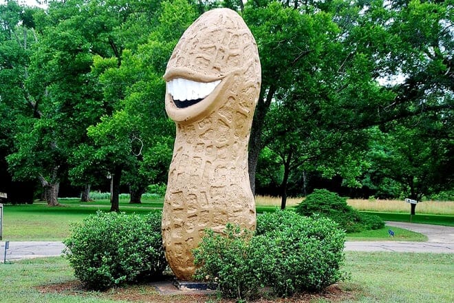 jimmy carter peanut of plains statue