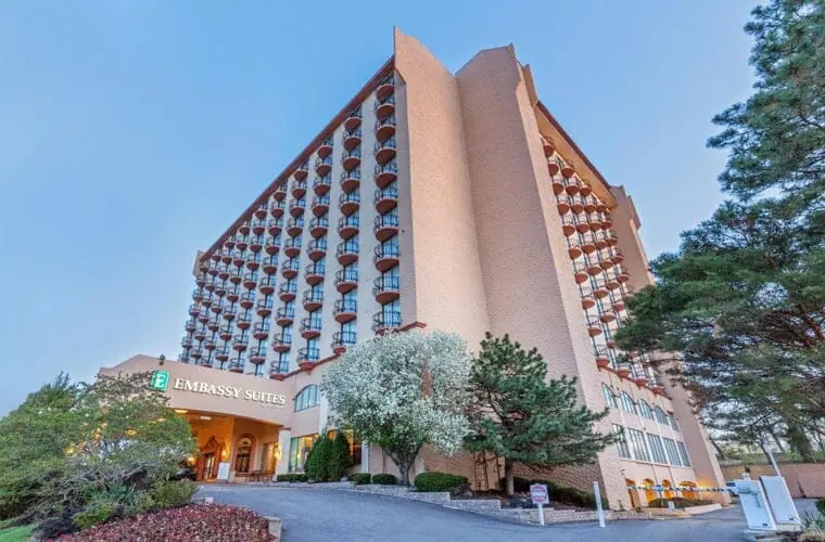 embassy suites by hilton kansas city plaza