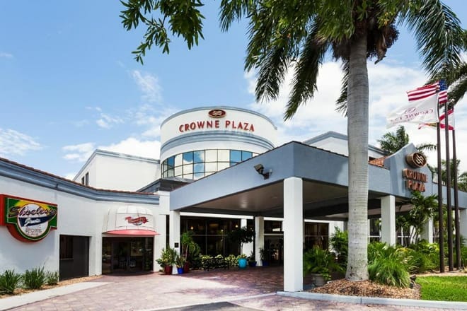 crowne plaza fort myers at bell tower shops