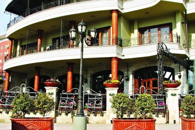 dinasty hotel — tirana