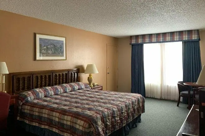 Hardman House Inn & Suites