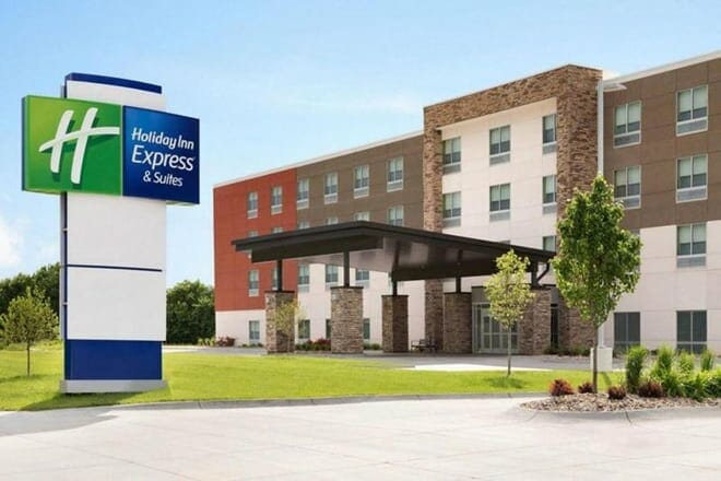 Holiday Inn Express & Suites Lincoln I-80, an IHG Hotel