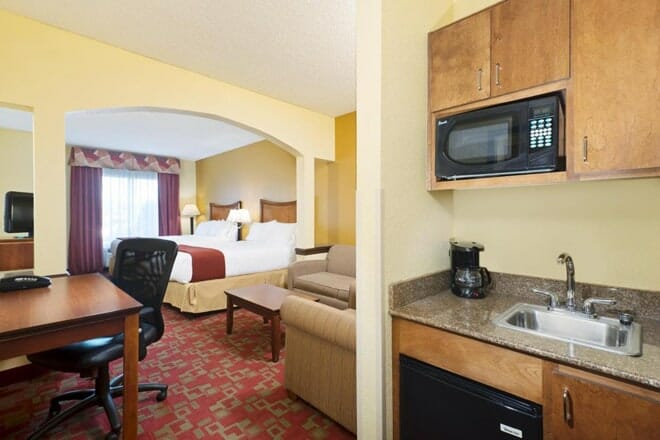 Holiday Inn Express and Suites Little Rock - West