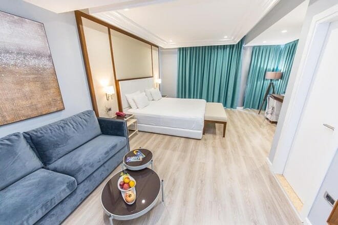 hotel brilant — sarandë