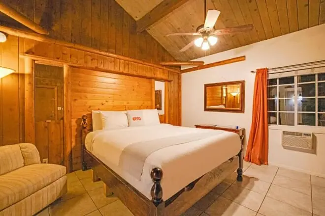 OYO Townhouse Lake Arrowhead CA