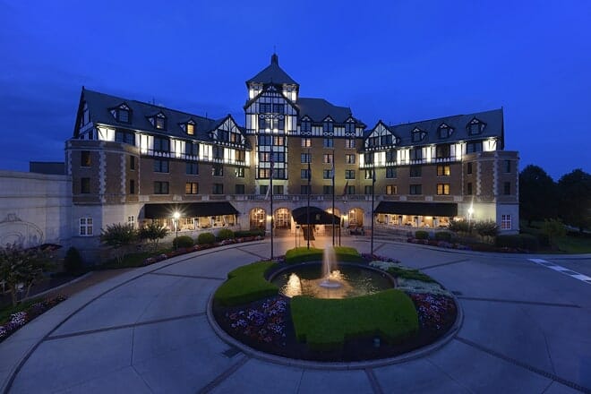 The Hotel Roanoke & Conference Center, Curio