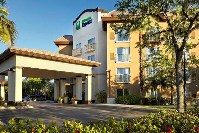 Holiday Inn Express & Suites Naples Downtown - 5th Avenue, an IHG hotel (Naples)
