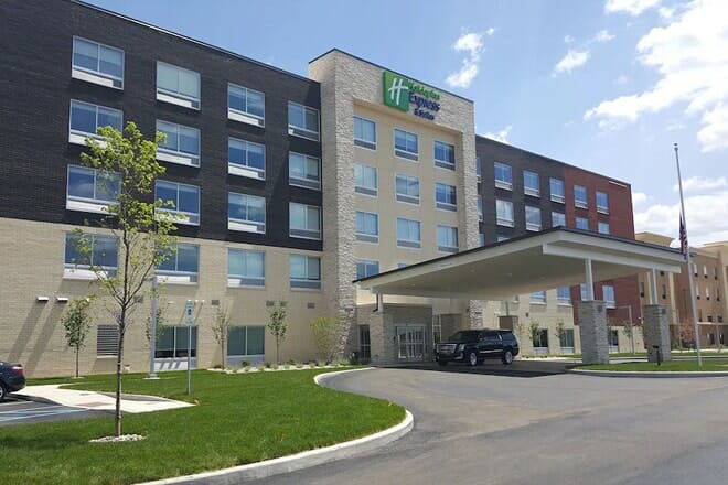 holiday inn express & suites toledo west