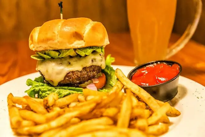 the crossing grill & bar