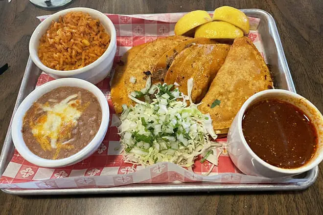 Tacos & Cheves