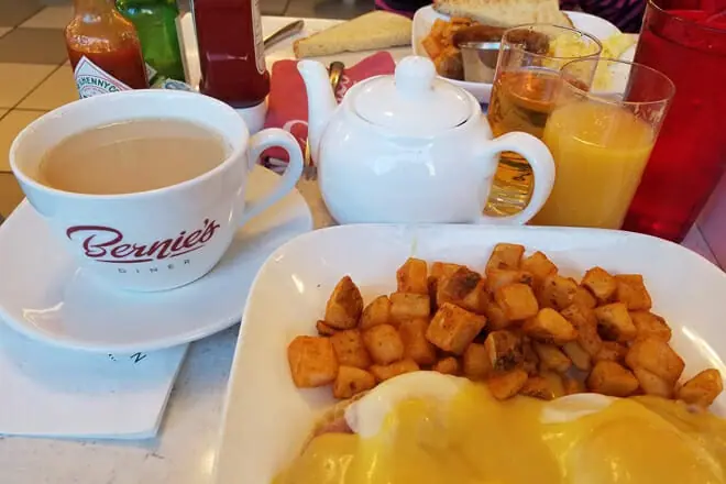 bernie’s diner