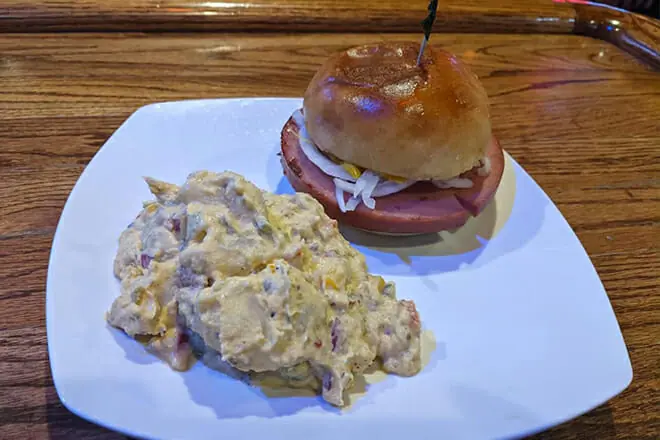 Hef’s Restaurant