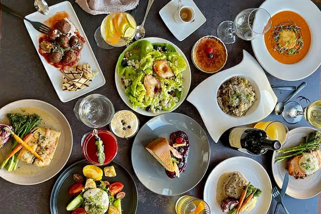 Lola's Bistro