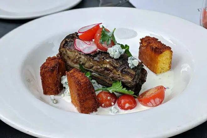 Q Restaurant & Bar