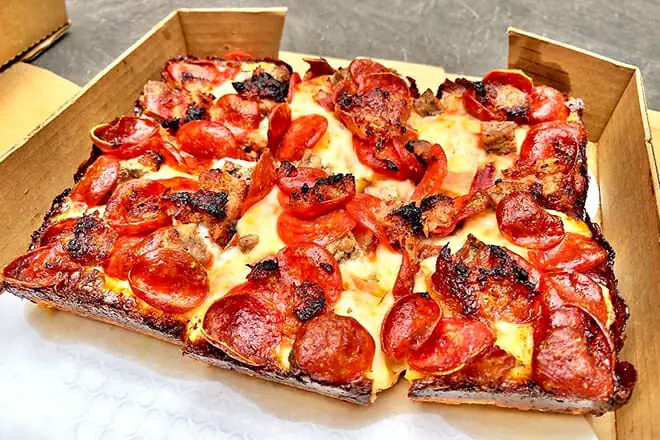 Wrecktangle Pizza