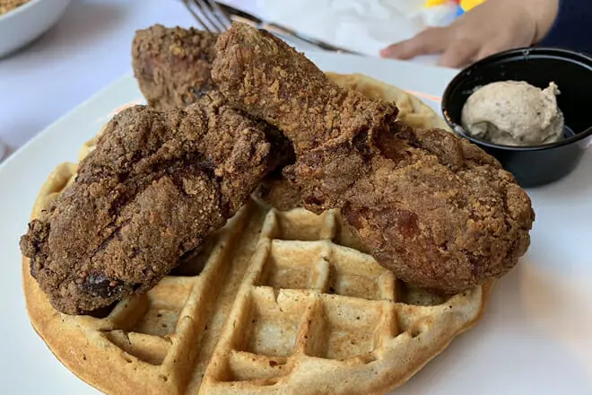 Dame's Chicken & Waffles