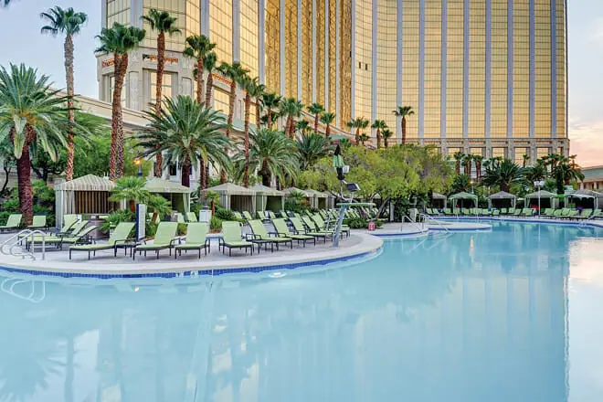 mandalay bay beach