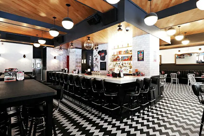 Mom's Kitchen & Bar