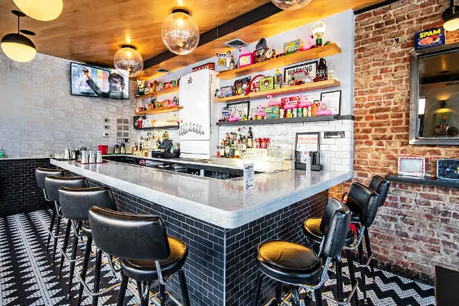Mom's Kitchen & Bar