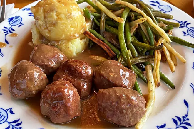 Al Johnson’s Swedish Restaurant & Butik