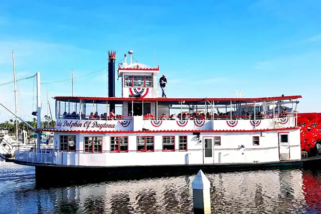 Dine and Cruise