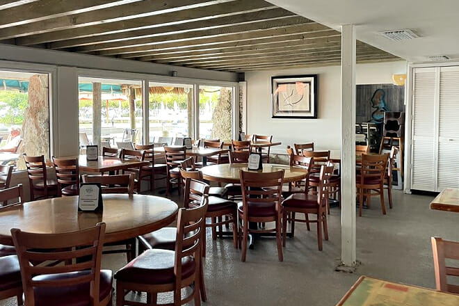 Snappers Oceanfront Restaurant & Bar