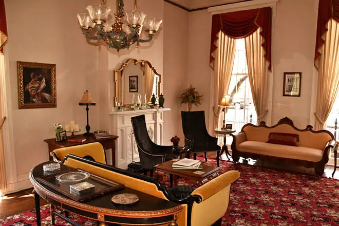 Iron Gate Inn