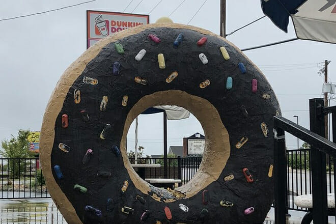 donut statue at dunkin donuts