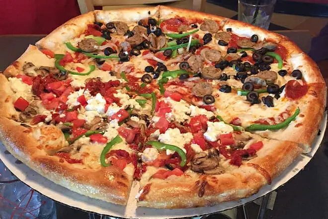 Dewey’s Pizza