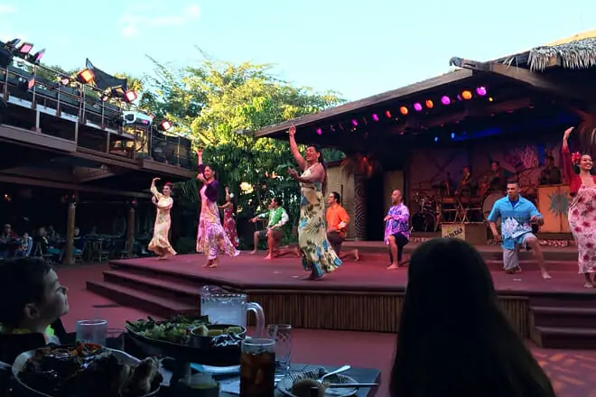 Disney’s Spirit of Aloha Dinner Show
