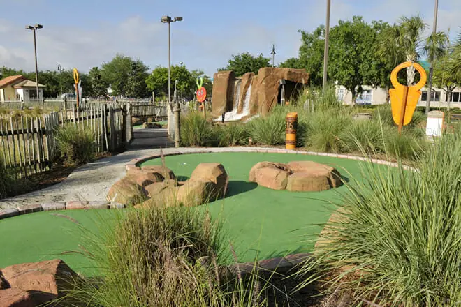 Mighty Jungle Golf