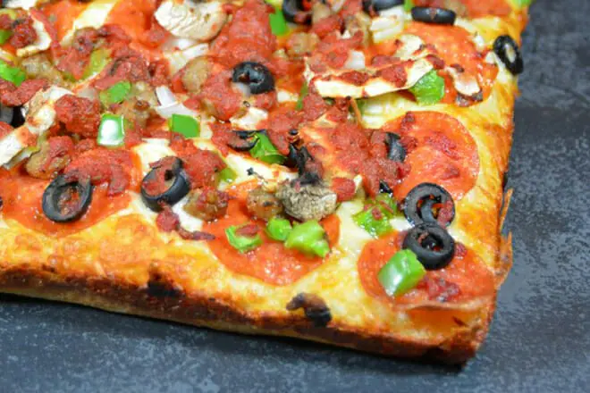 BOSS. Pizza + Wings