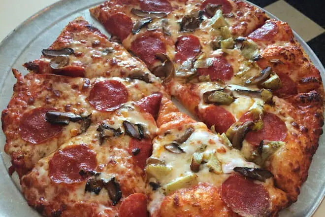 Fox’s Pizza Den