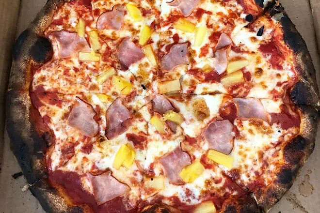 Mombo's Pizza