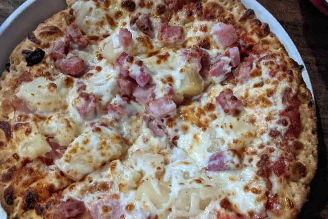 Oscar's Pizza and Sports Grille