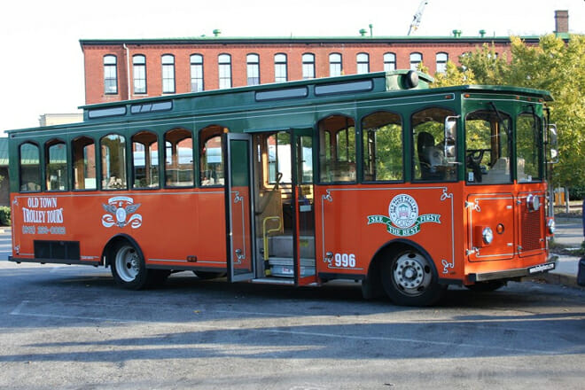 Historic Savannah Sightseeing Trolley Tour