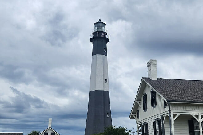 Tybee Island Dolphin Cruise Tour with Stop at Tybee Island Lighthouse