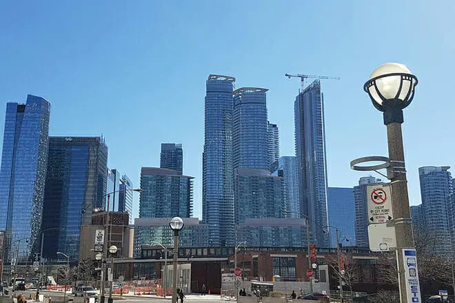 What is Canada famous for: Geography