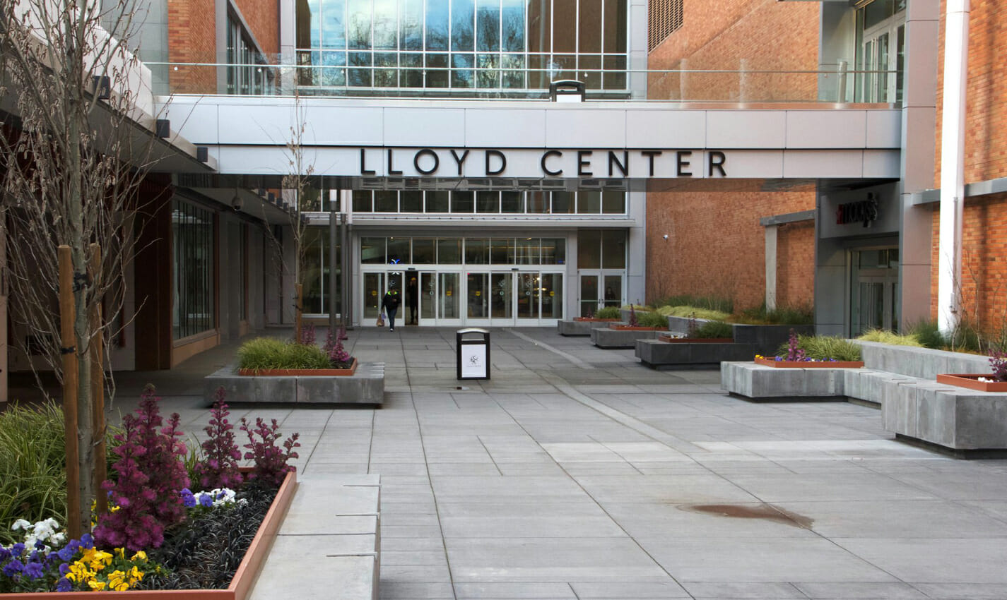 lloyd center mall travel photo